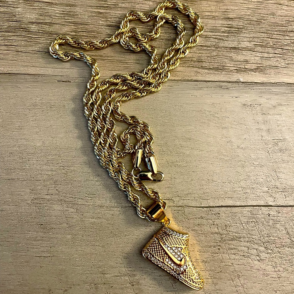 Iced Out Jordan 1 With 22” 4mm Rope Chain - Gem